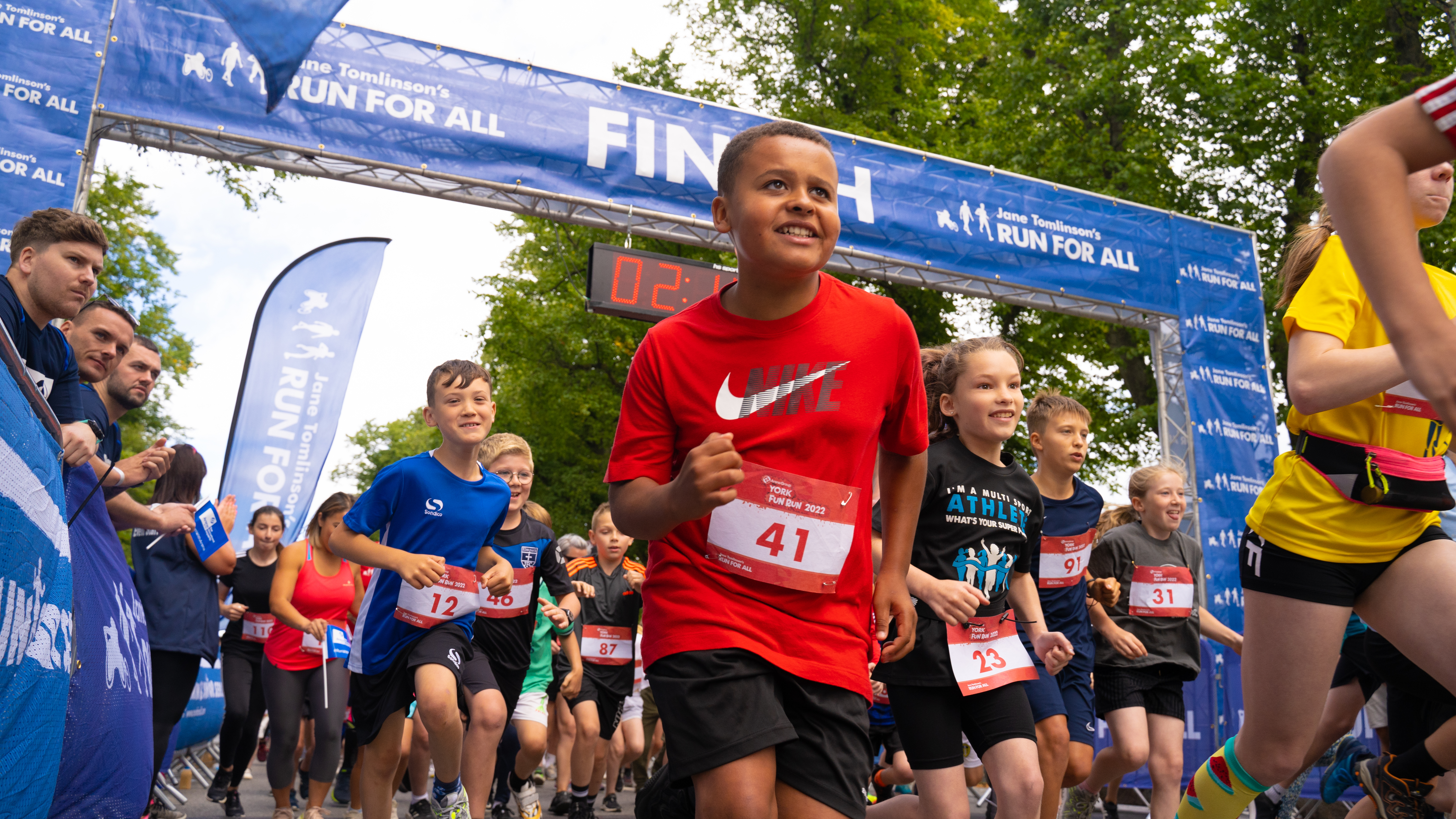 York comes alive as thousands cross the finish line at the York 10K ...