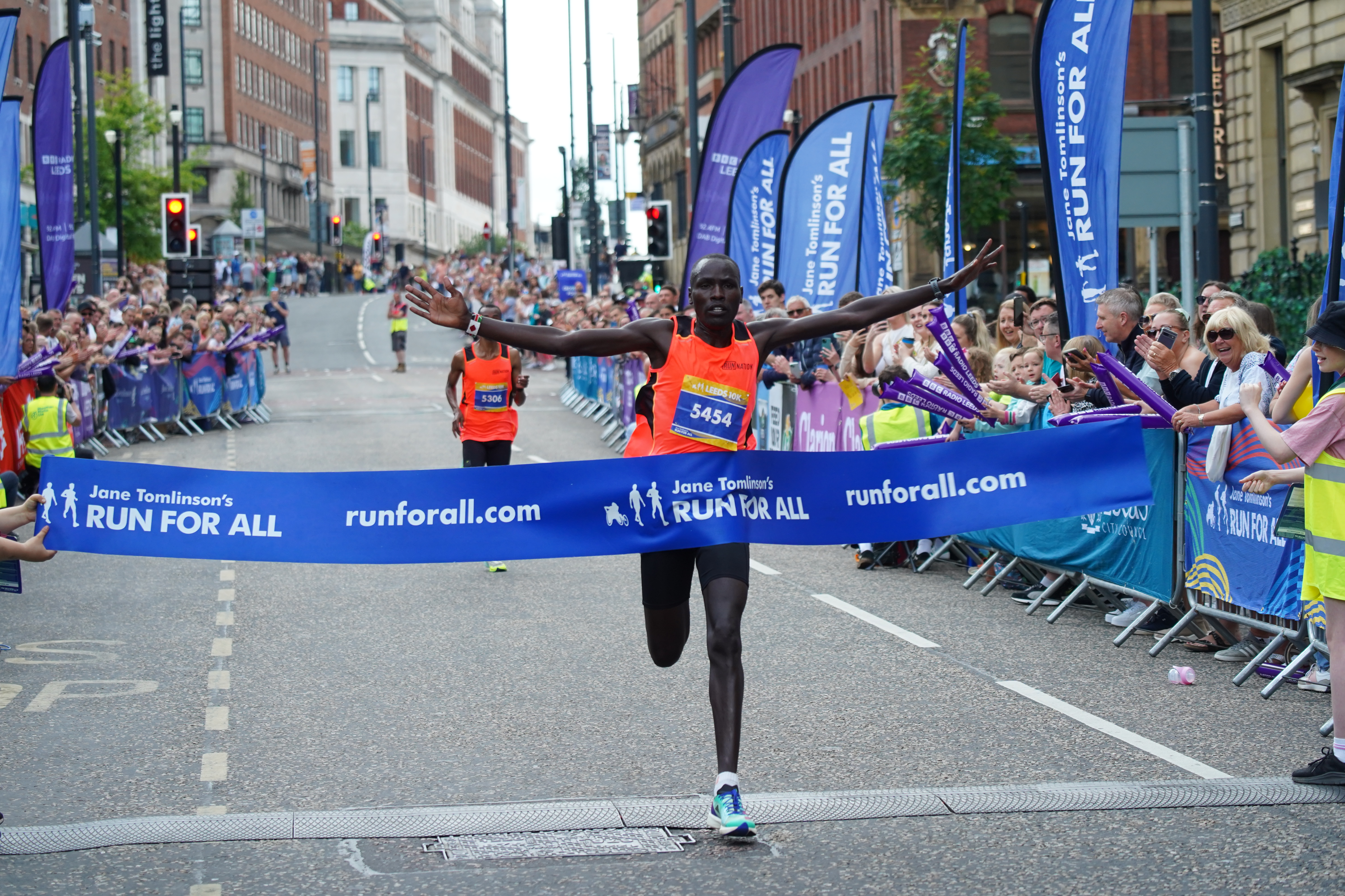 TIMOTHY KIBET KOSGEI AND HEATHER TOWSNED SET BLAZING RECORDS AT THE 2024 LEEDS 10K | Run For All