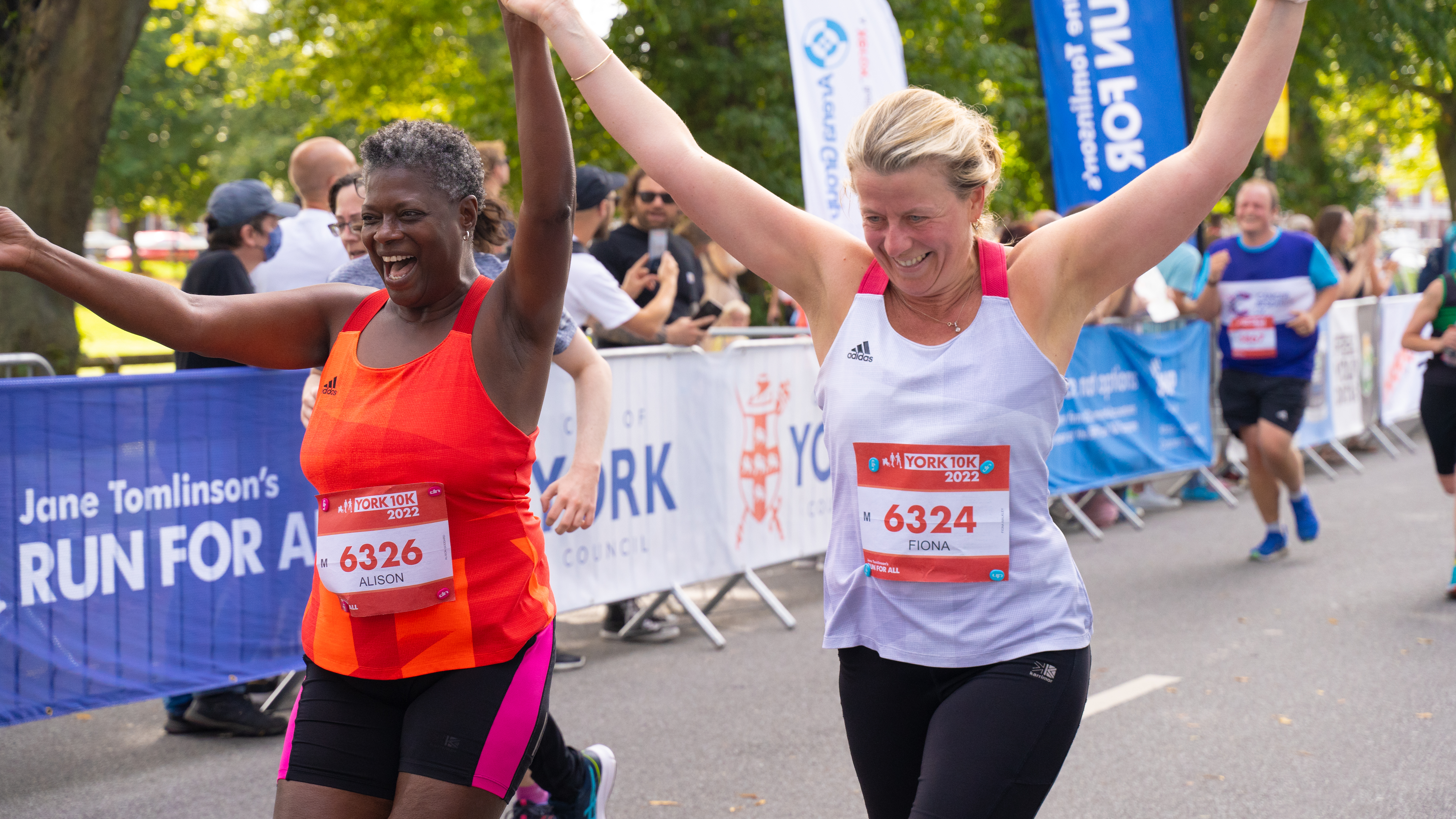 York comes alive as thousands cross the finish line at the York 10K ...